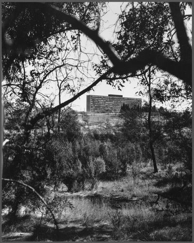 Circumnavigating the citadel: Monash University Clayton campus ...