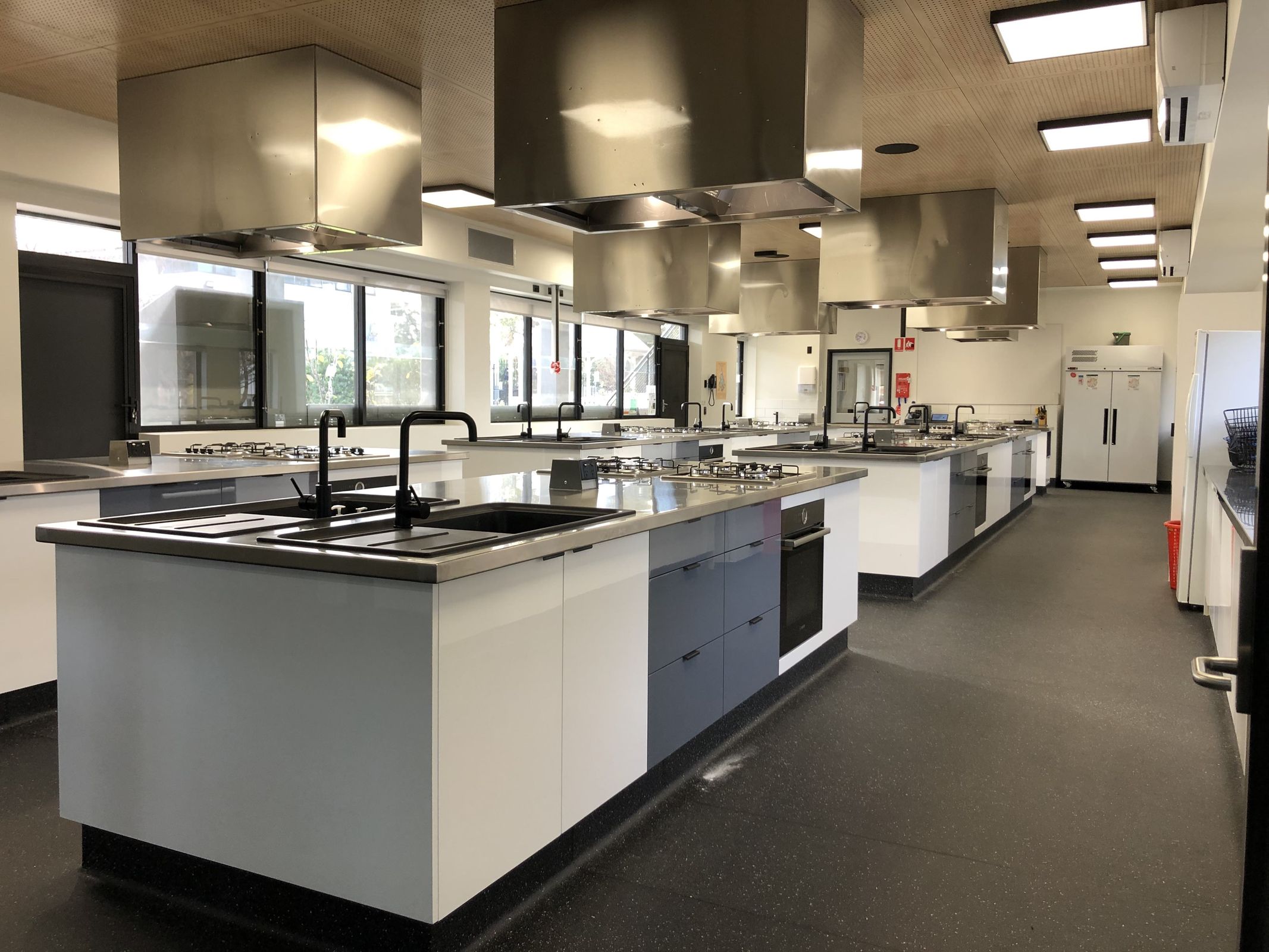 Shelford Girls Grammar Food Technology Centre by Plico Design Studio ...