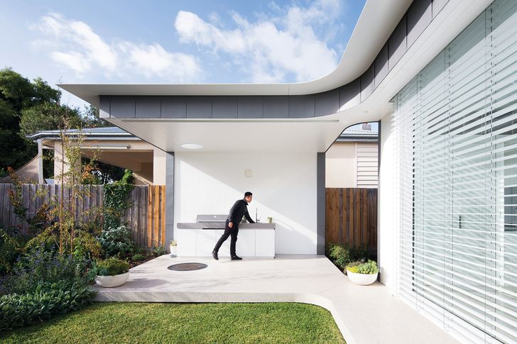 Recessive yet bold: Outside In House | ArchitectureAu