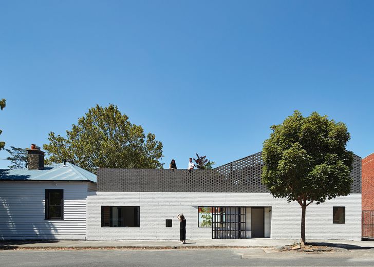 Open and shut: Perimeter House | ArchitectureAu