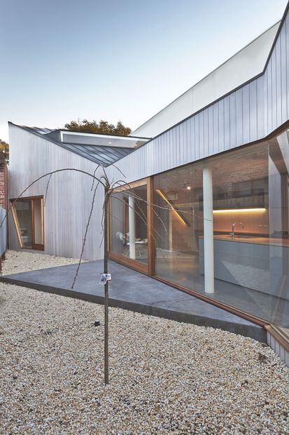 Gift-wrapped: Bow House | ArchitectureAu