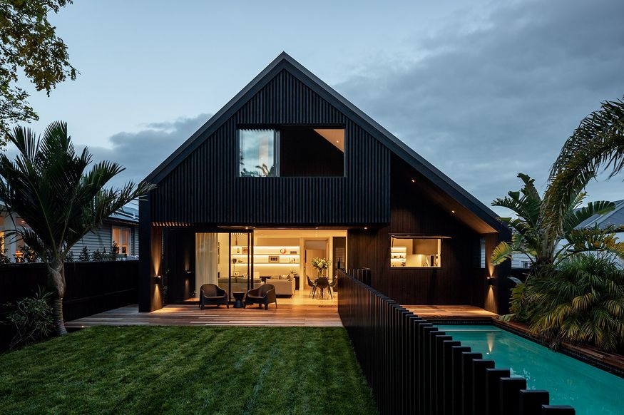 Vulcan Cladding dark timber weatherboards from Abodo Wood | ArchitectureAu