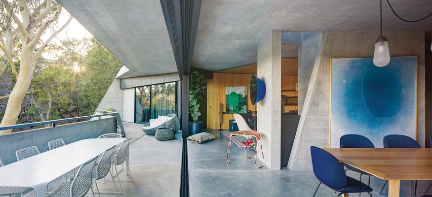 'Strangely beautiful' bush architecture: Castle Cove House | ArchitectureAu