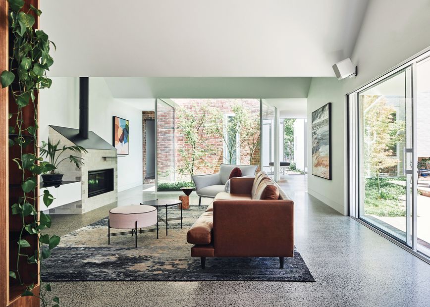 Cacophony of roofs: Rae Rae House | ArchitectureAu