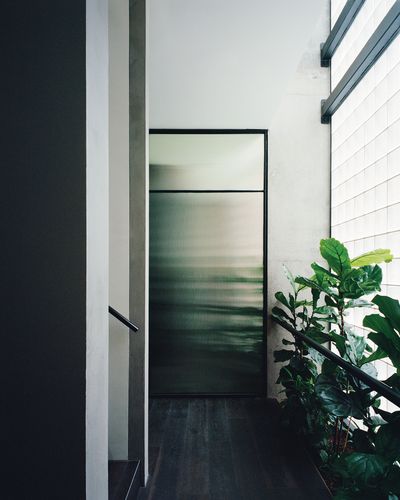 Moody and sophisticated: Elm Tree House | ArchitectureAu