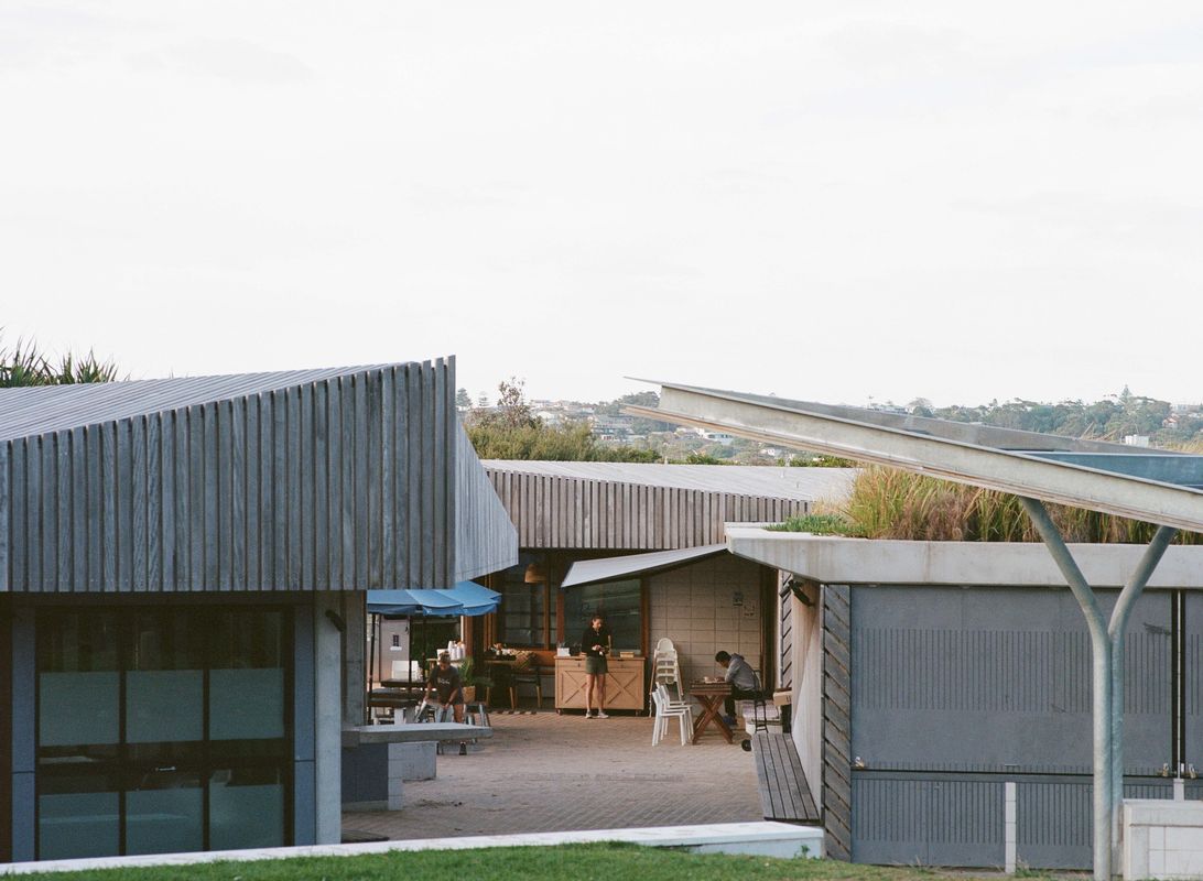 A balancing act: Surf life saving clubs mediating site and brief ...