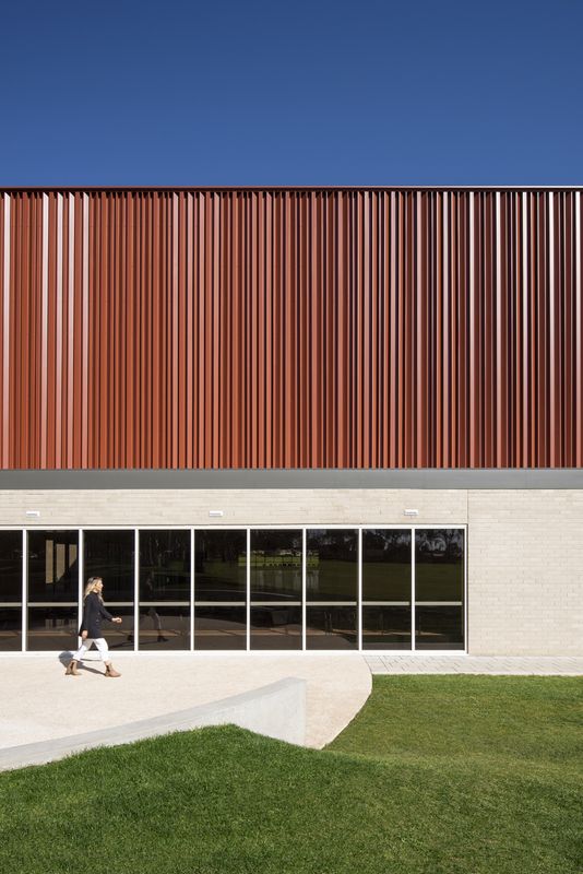 Mitchell Park Sports & Community Centre by Studio Nine Architects ...