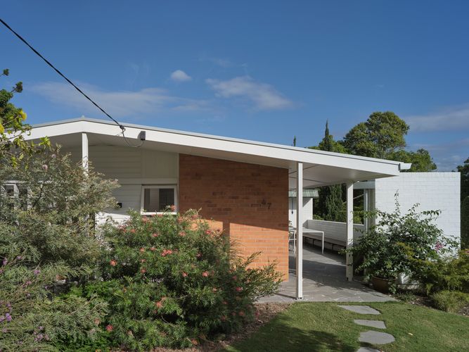 River Loop House by Vokes and Peters | ArchitectureAu