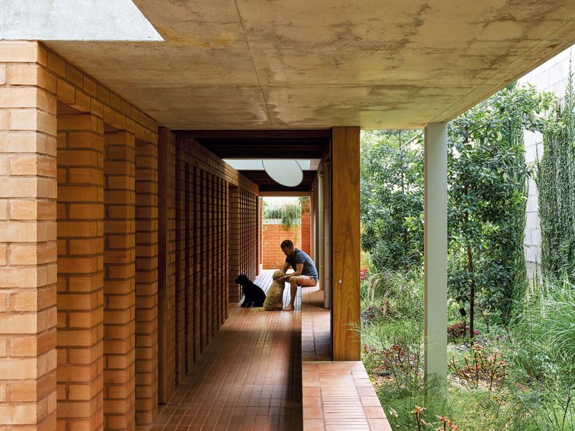 Flood-proof and connected to nature: Beck Street | ArchitectureAu