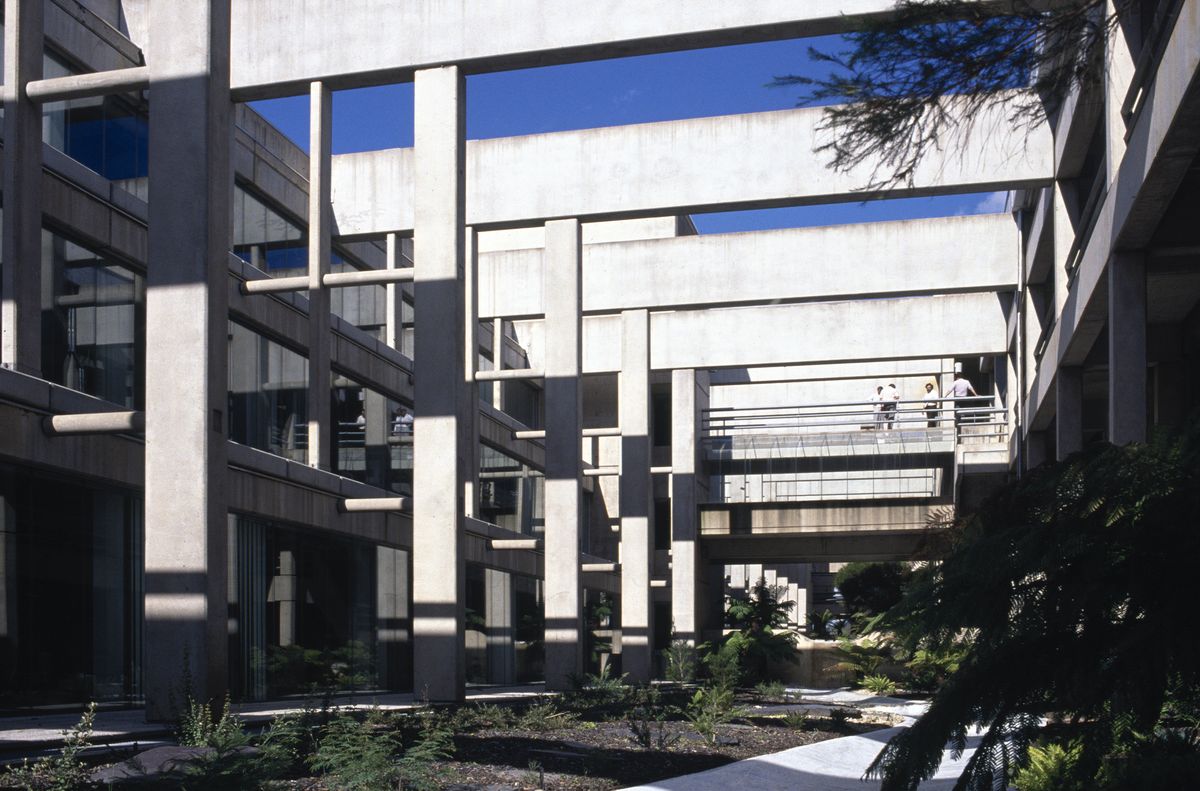 John Andrews: Architect of Uncommon Sense | ArchitectureAu