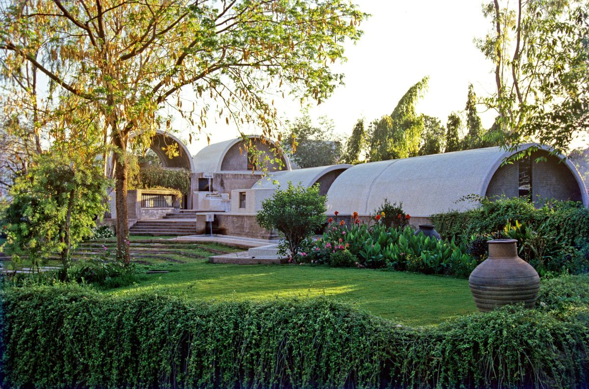 Pritzker laureate Balkrishna Doshi dies aged 95 | ArchitectureAu