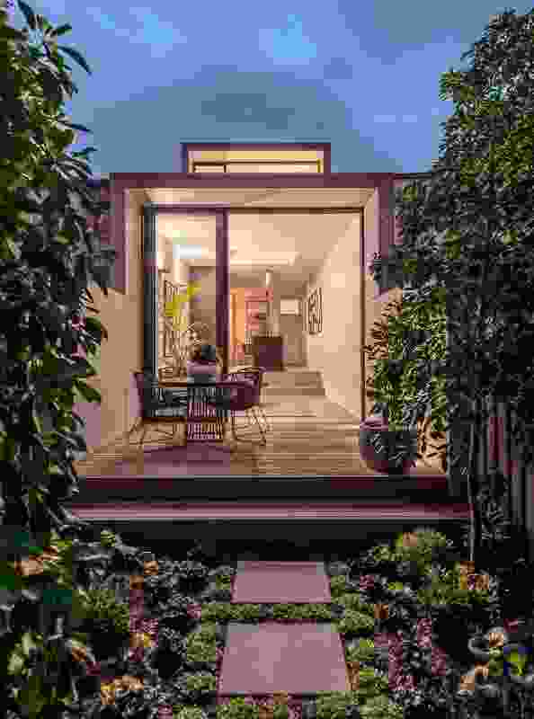 Skinny Booth by Ballast Point Architects + Builders | ArchitectureAu