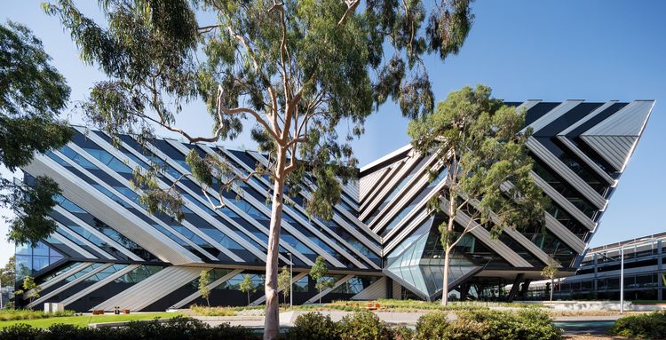 Circumnavigating the citadel: Monash University Clayton campus ...