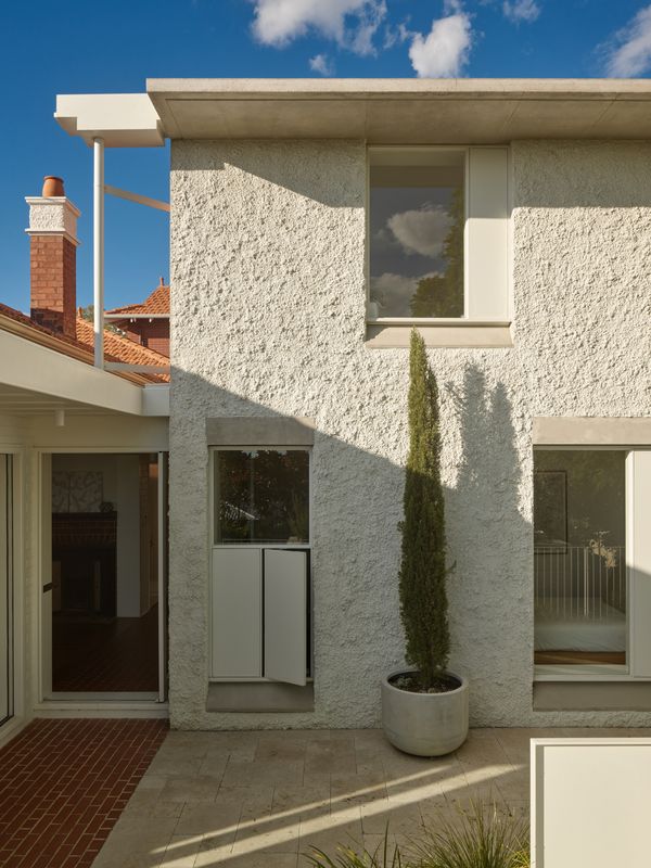 Six Chimney House by Vokes and Peters | ArchitectureAu