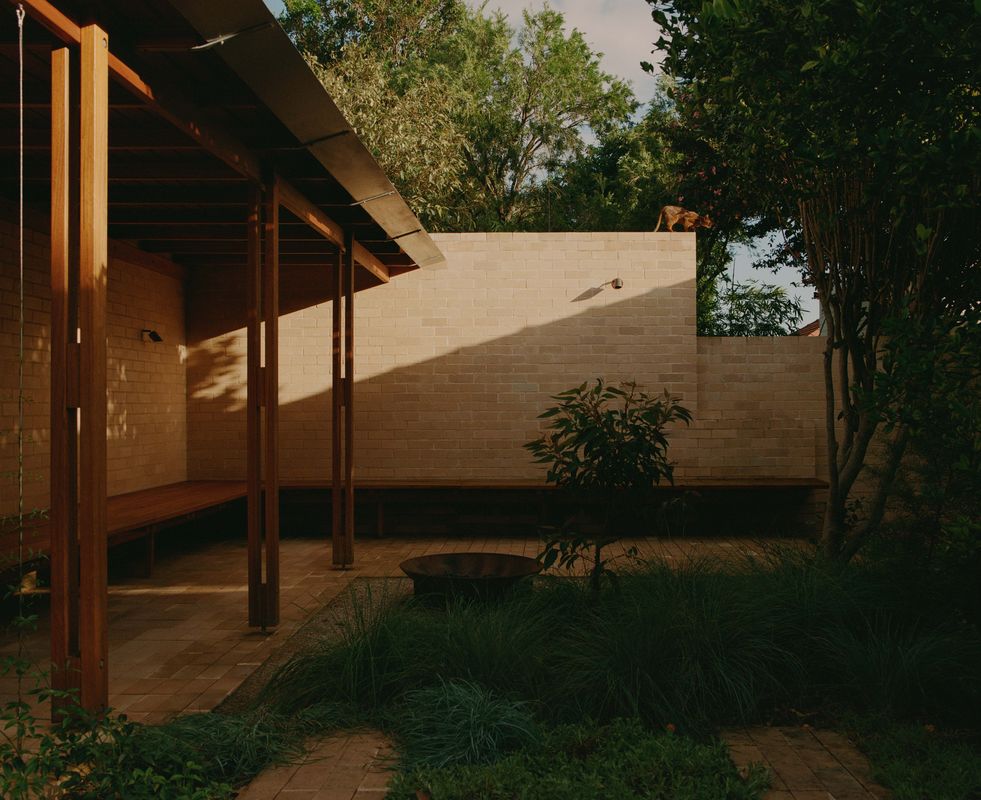 Coogee Courtyard by Saha | ArchitectureAu