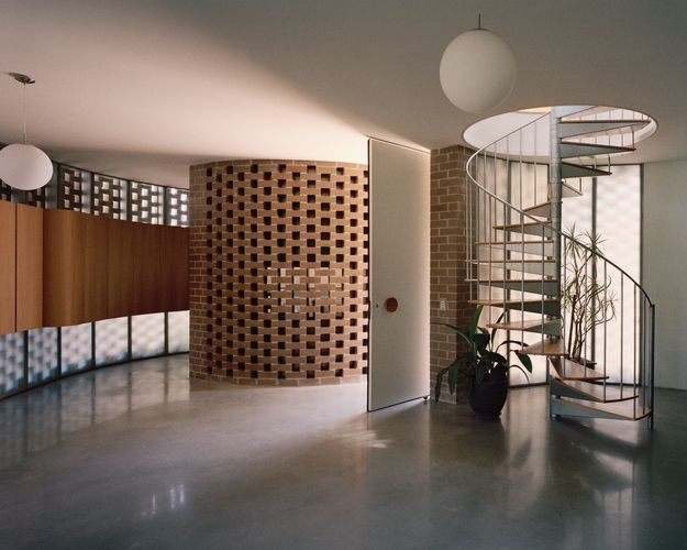 Spatial continuity: Rose House 2 | ArchitectureAu