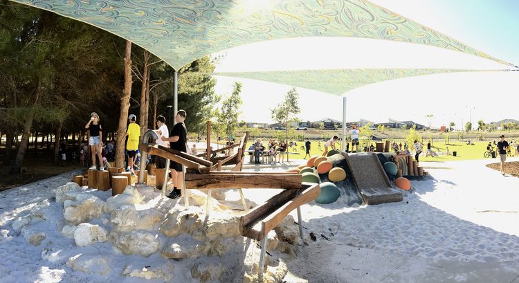 Extreme 32 shade sails by Rainbow Shade | ArchitectureAu