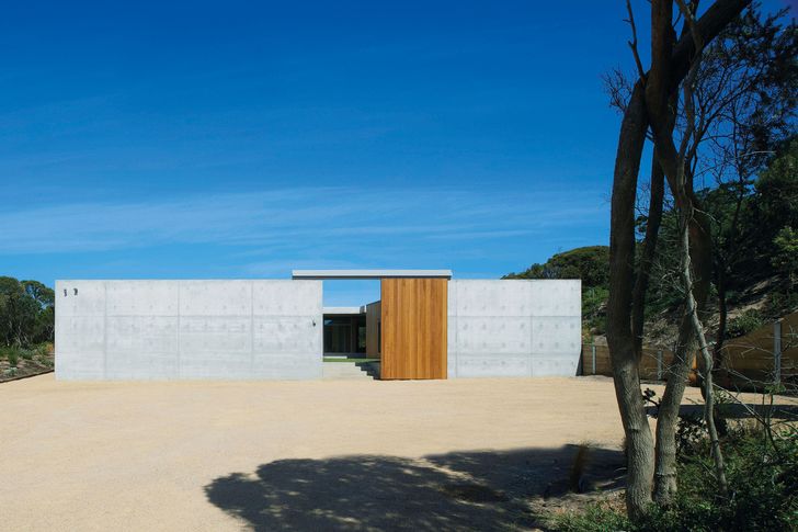 An exploration of concrete and timber: Coastal House | ArchitectureAu